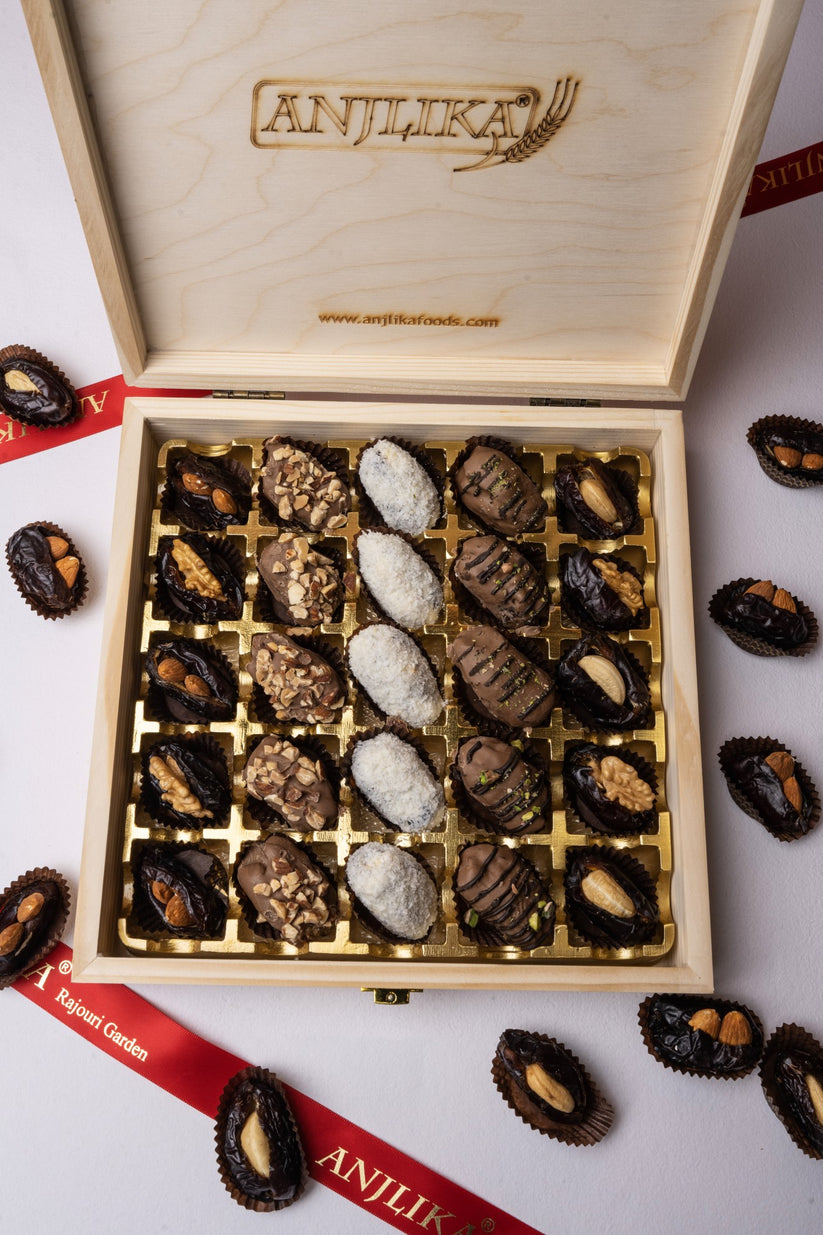 Saudi Dates Pine Wood box – ANJLIKA FOODS